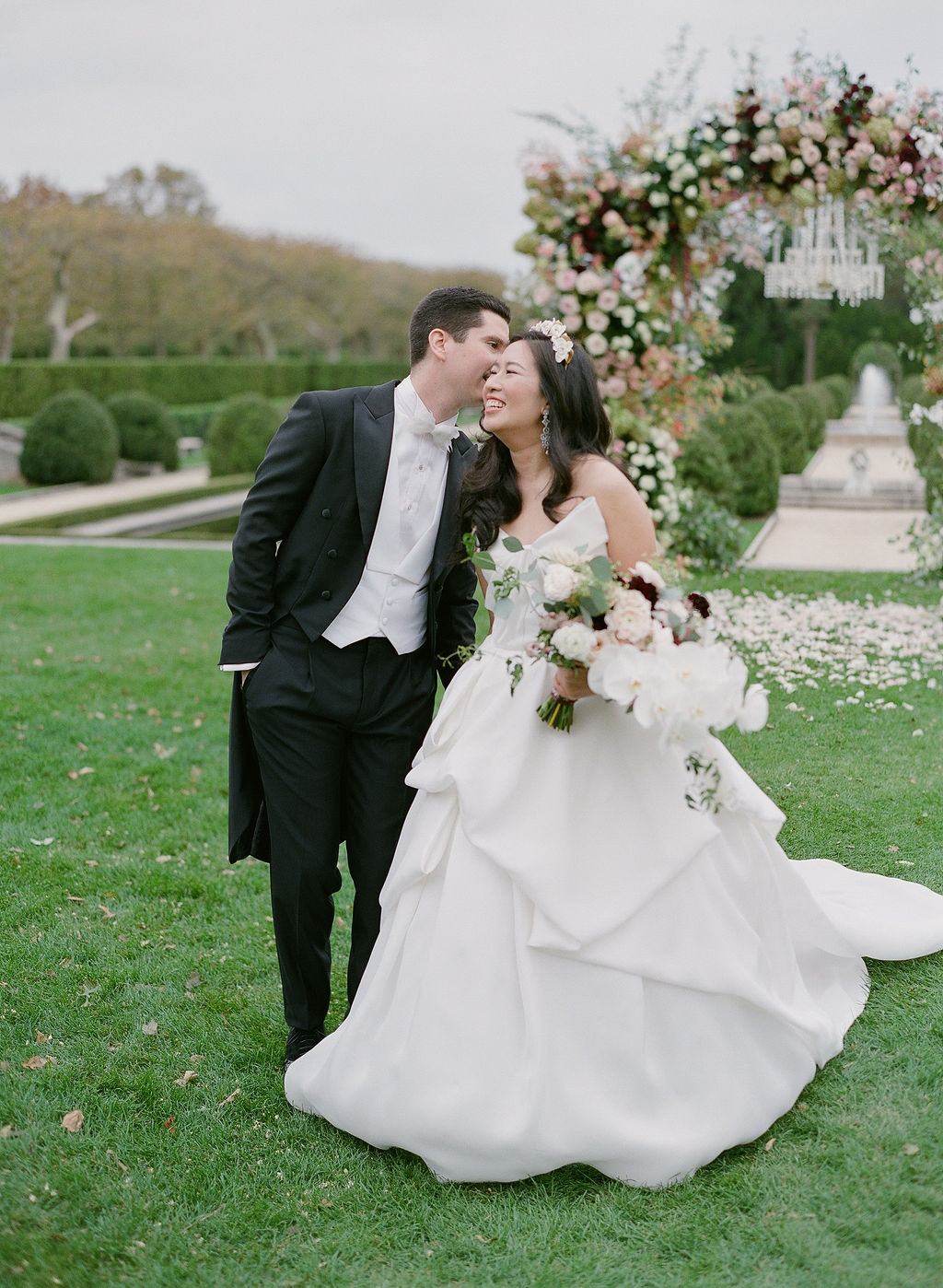Floral Chinoiserie-Inspired Wedding at Oheka Castle on Long Island ...